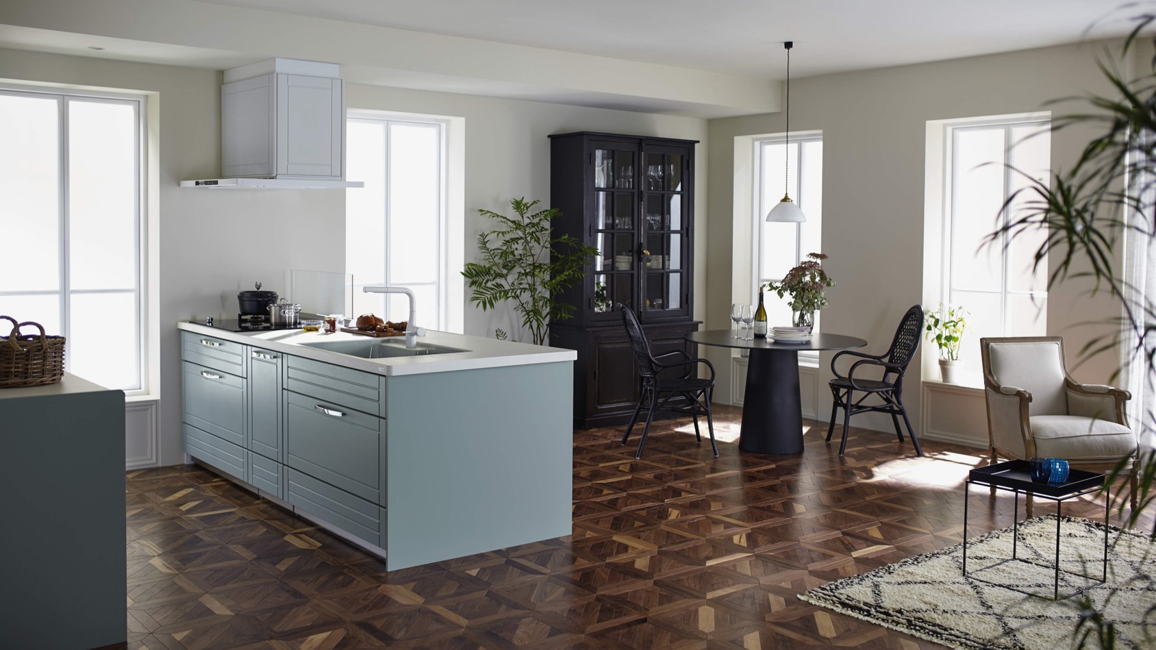 アンティーク調のブルーグレー扉でフレンチスタイル | いつかキッチンを選ぶ日に。｜クリナップ