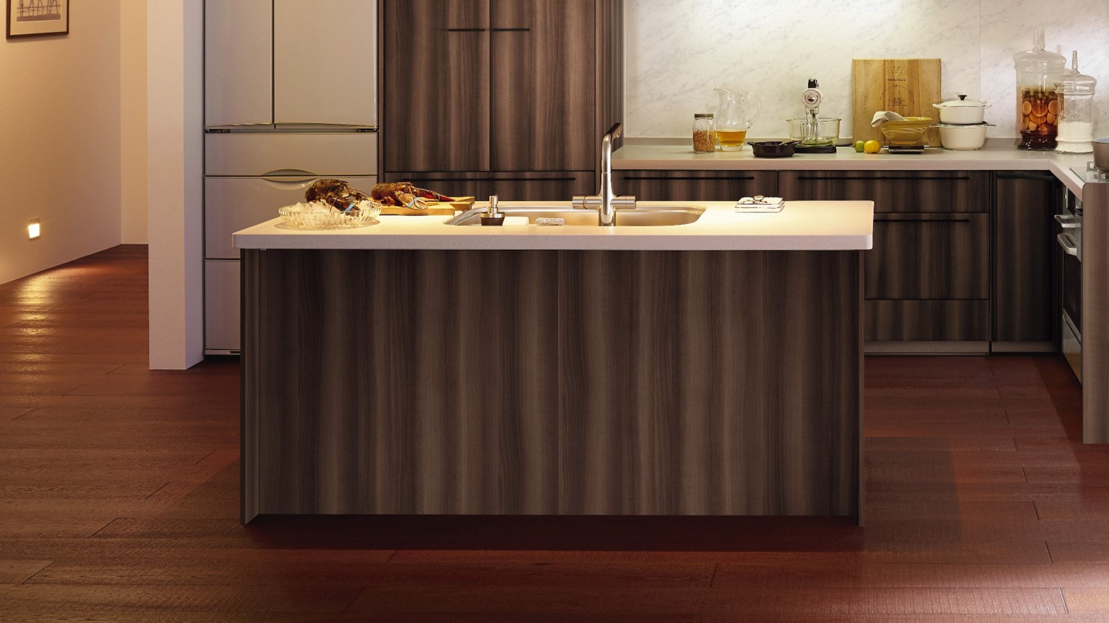 ウッディな床と木目のアイランドキッチン | いつかキッチンを選ぶ日に。｜クリナップ